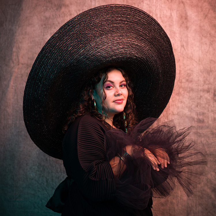 How Mermaidens’ Gussie Larkin gets her signature 70s beauty look ...