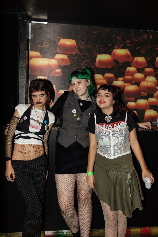 Girls to the front! What people wore to Bikini Kill's first NZ concert ...
