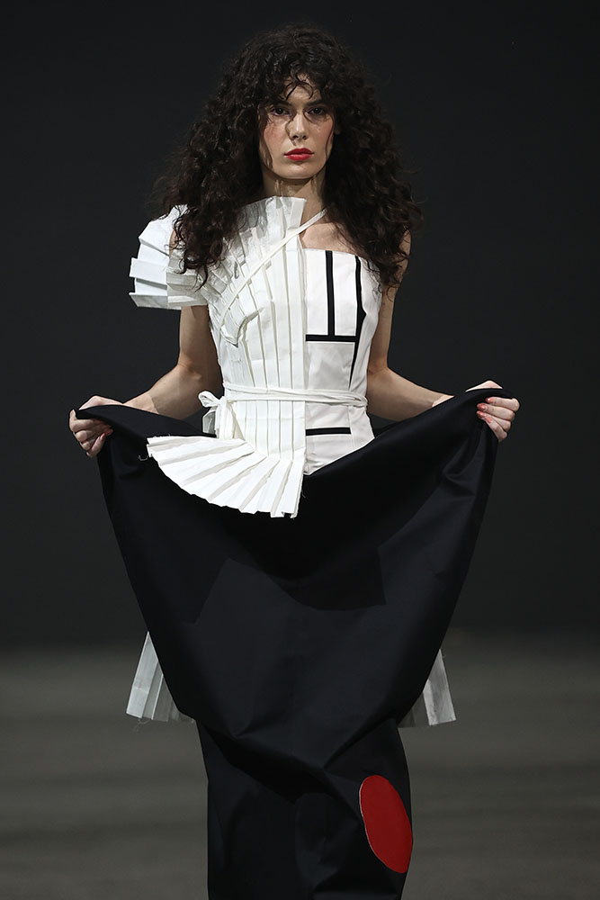 How much does a model spend and make during Fashion Week? | Ensemble ...