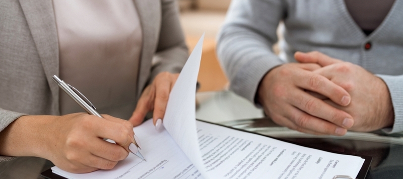 Testament samboere: En komplett guide (gyldighet, felles barn m.m.)