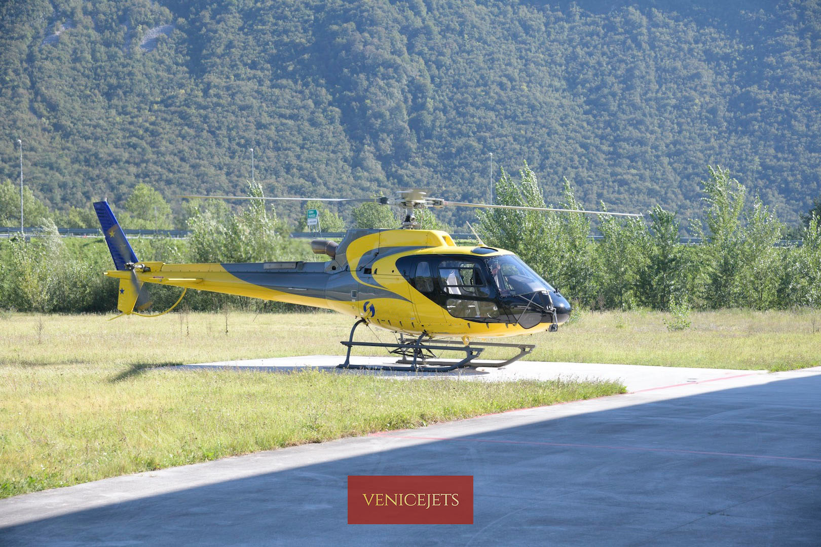 Airbus Helicopters Eurocopter AS350 Écureuil | Venicejets® - Available ...