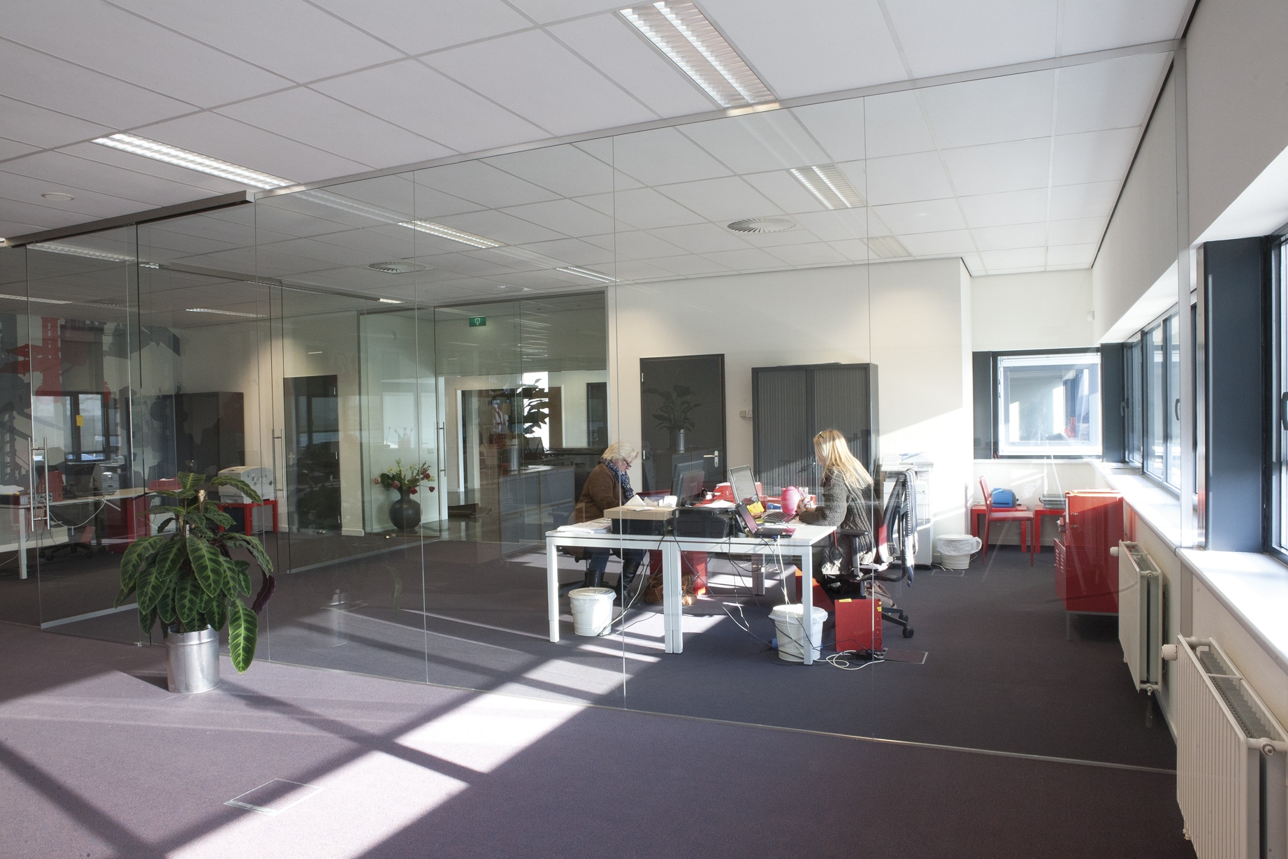 Glazen scheidingswanden - Op kantoor of thuis - AA Glas