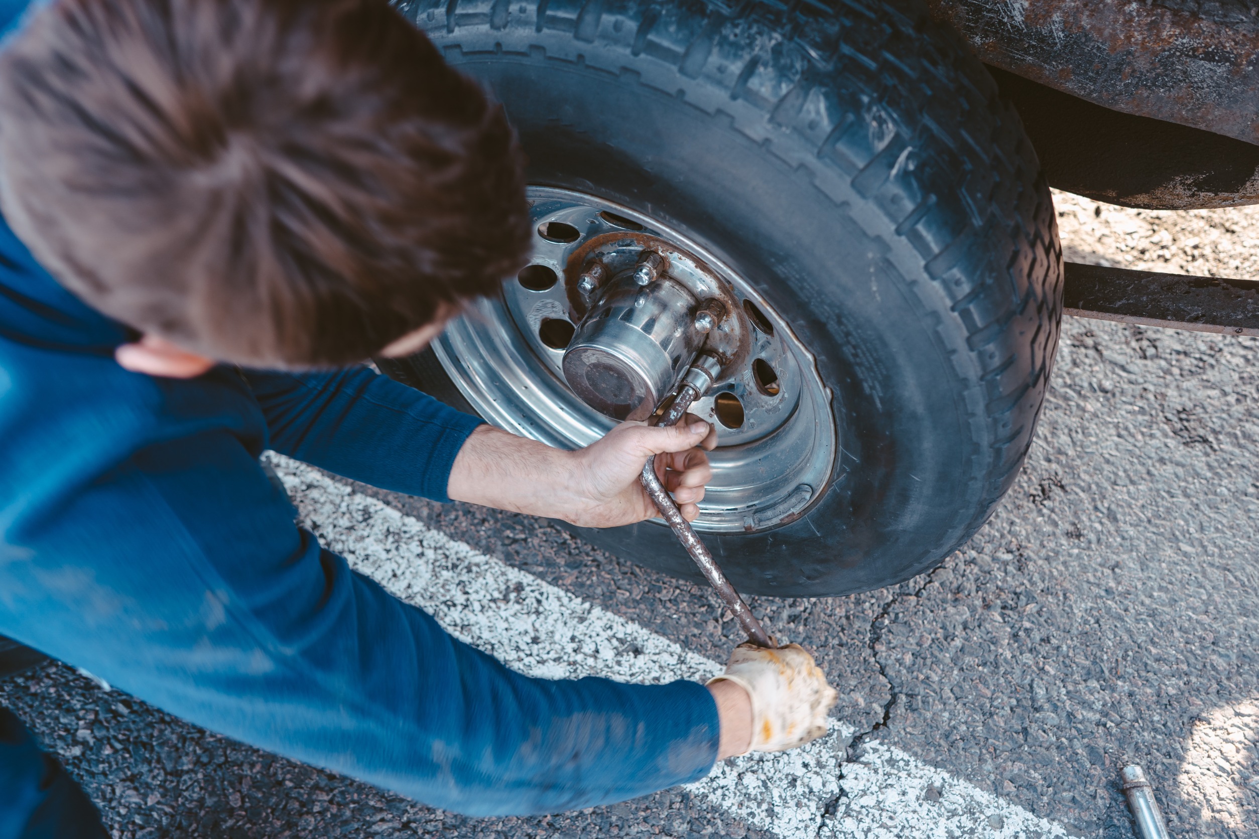 A Step-by-Step Guide on How to Change a Flat Tire | Pugh's Tire and ...