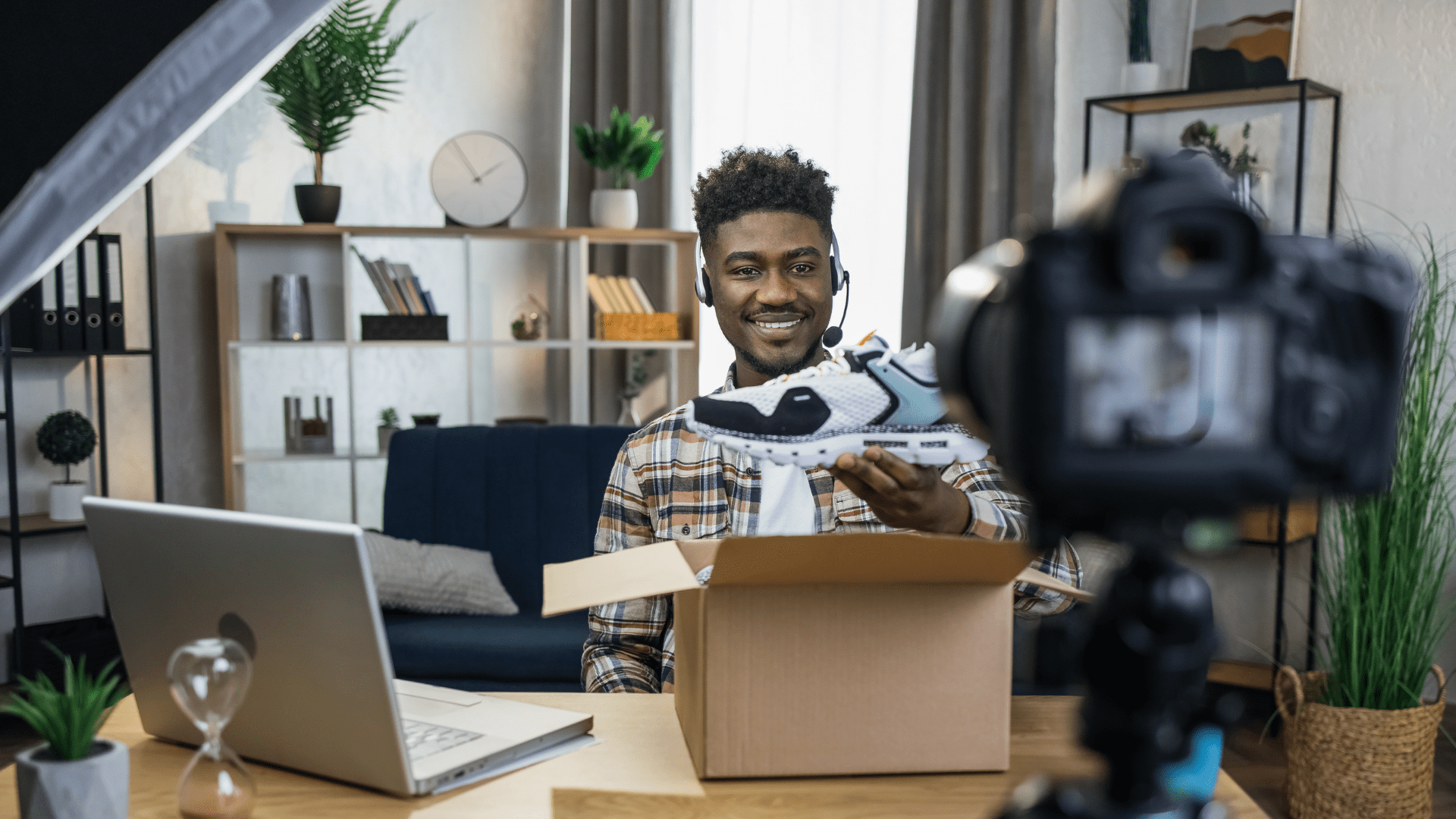 7 Expert Tips To Improve Speaking Skills In Front of Camera - Video ...