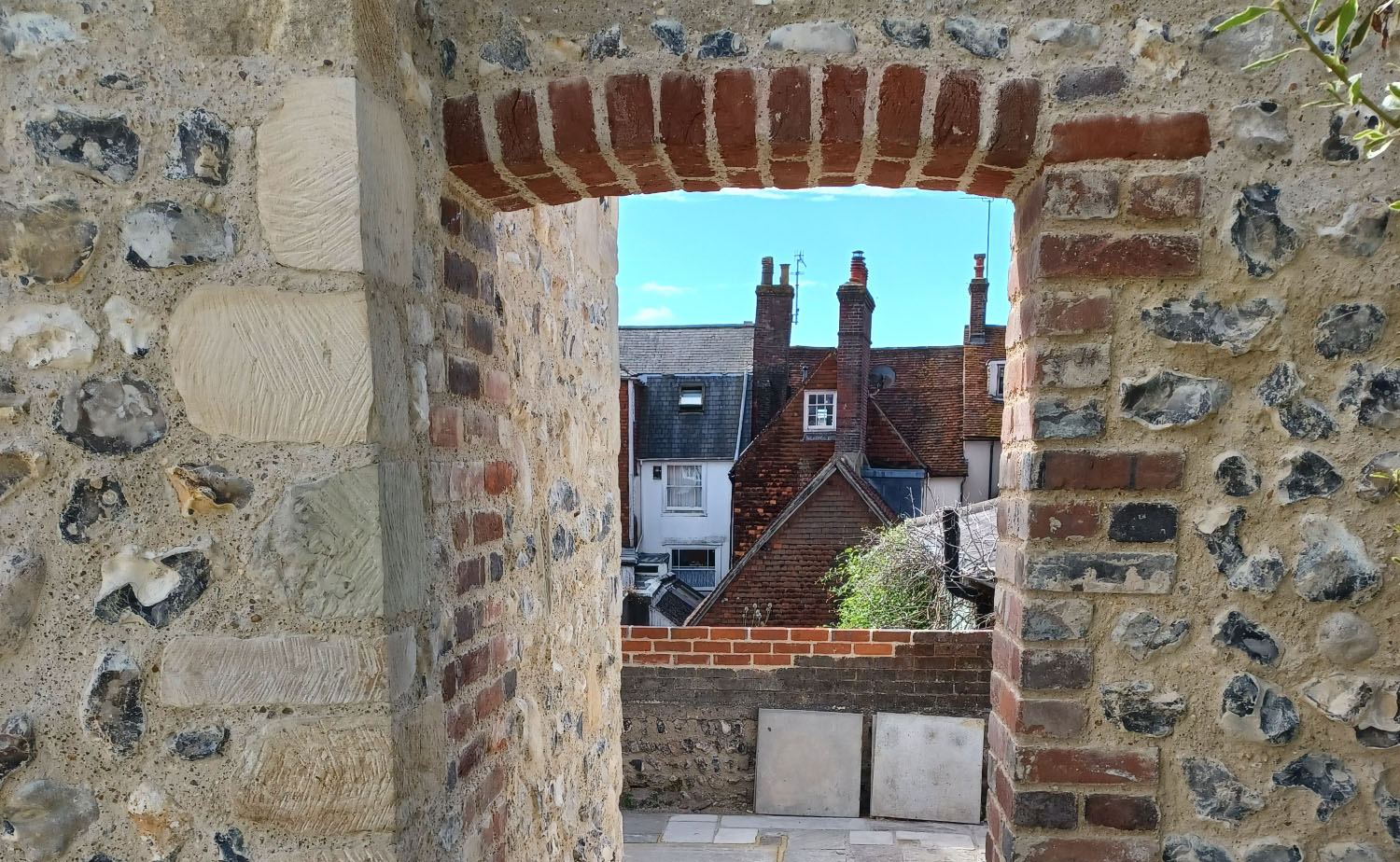 Cheesmur News - Lewes Castle wall repairs nearing completion