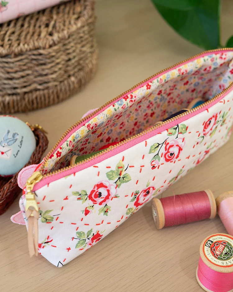 Sew A Valentine's Paper Hearts Zipper Pouch