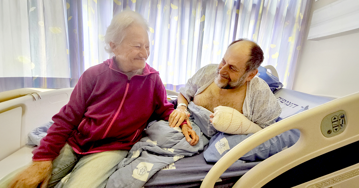 Story | Daily Mail: Couple Recounts Narrow Escape