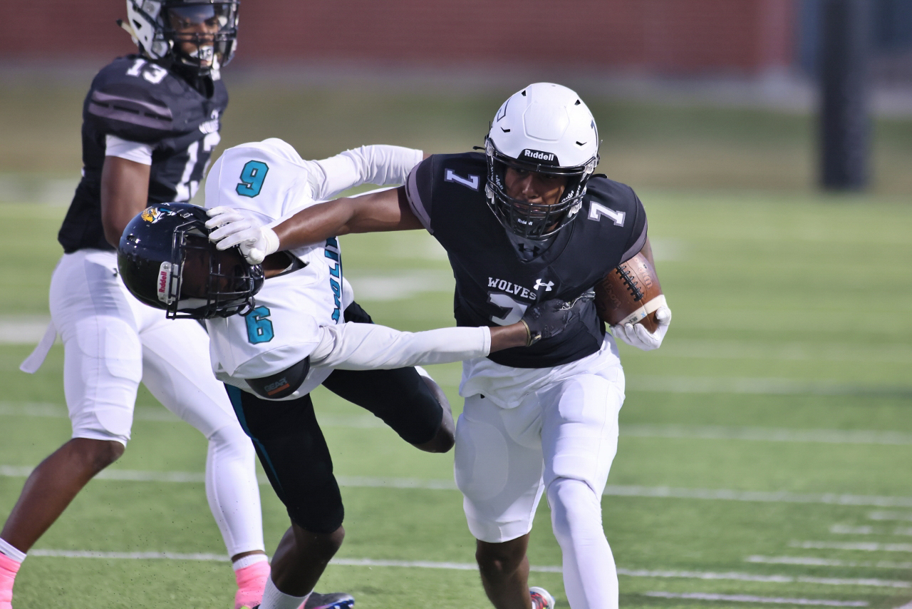 Undefeated Timberview manhandles Molina, 60-0