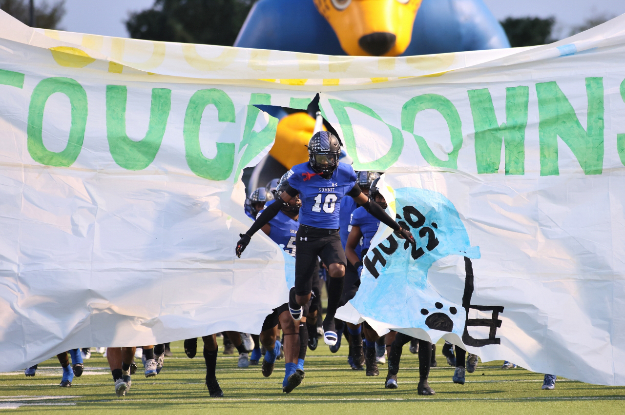 Summit controls game to beat Corsicana