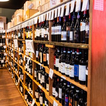 Restaurant and Tap Room in Okemos, Michigan | Dusty's Cellar