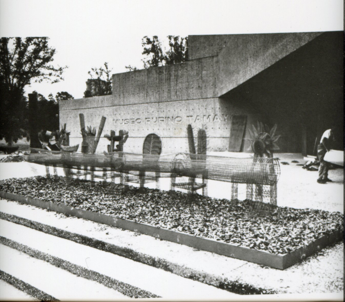 Escobedo – Derouin: Instalaciones