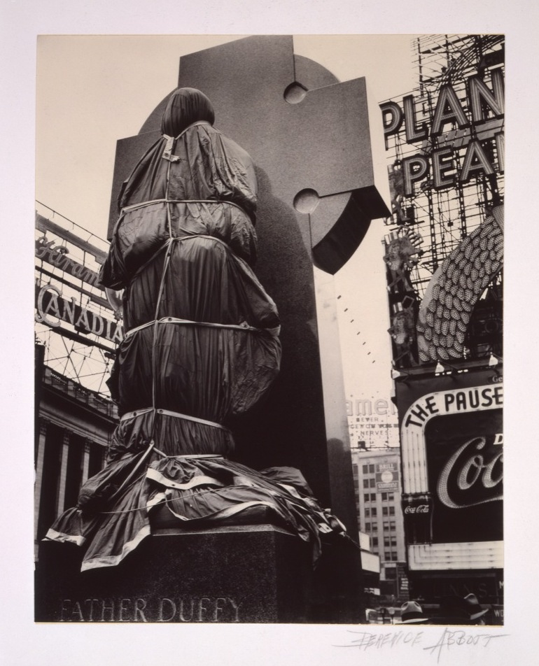 Father Duffy, Times Square, Manhattan, 14 de abril de 1937. From the ...