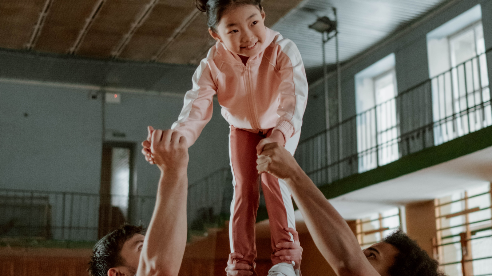 How to teach cheerleading (with lesson plan template)