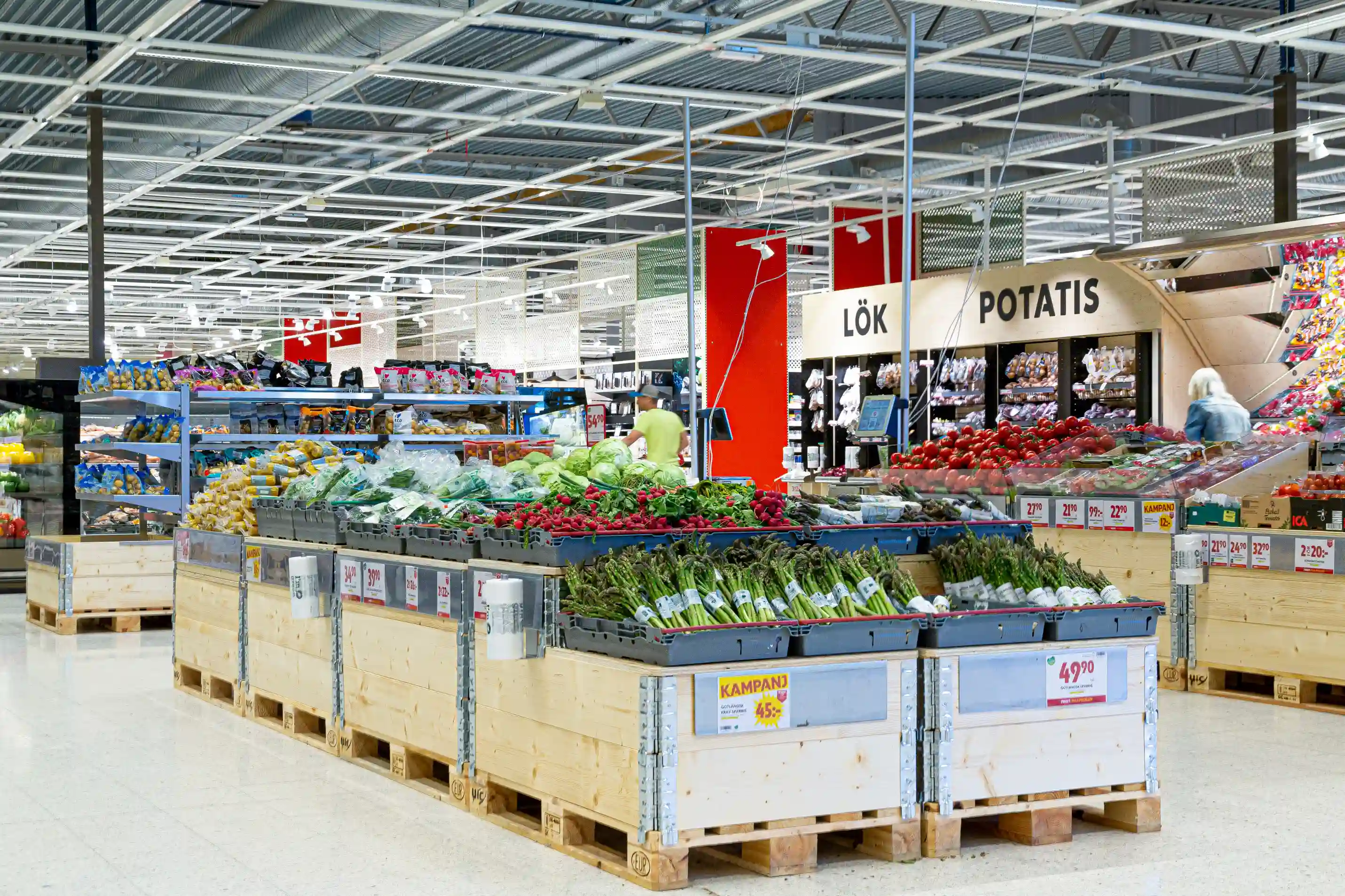 ICA Maxi Haninge Foodhall | Family friendly hypermarket experience design