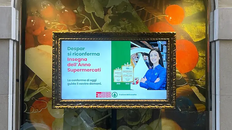 Look Blog: Why Is It Worth To Consider Digital Window Displays for Your ...