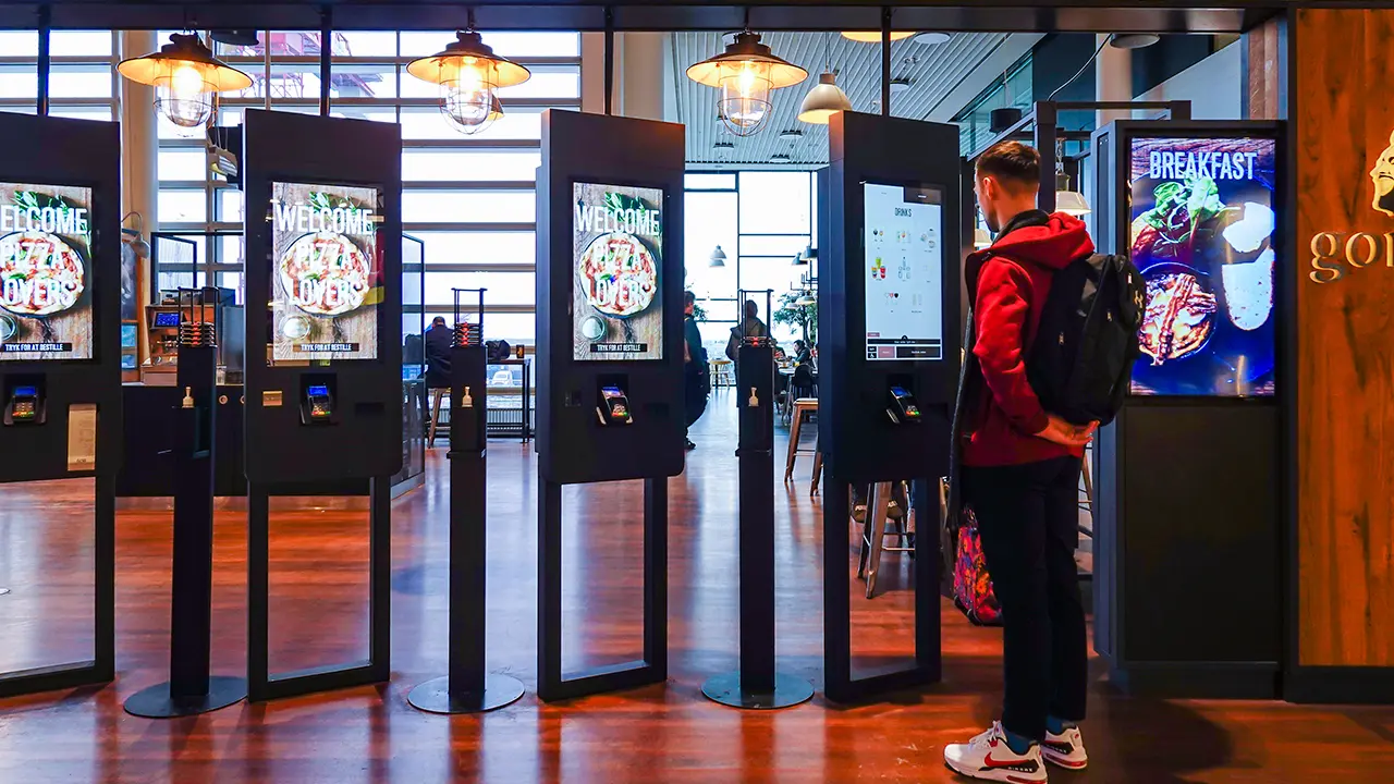 Look Blog: Self-ordering kiosk: Key benefits can bring to your restaurant