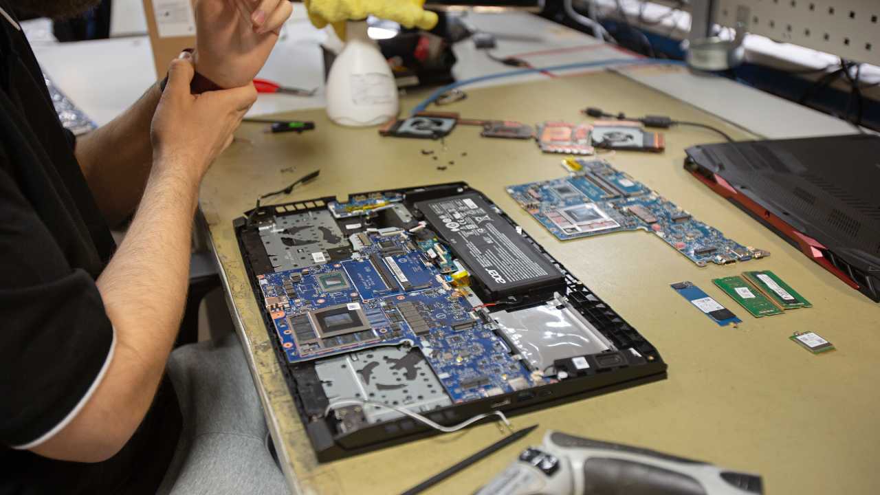 Repairing products is a win-win-win situation - Elkjøp Nordic