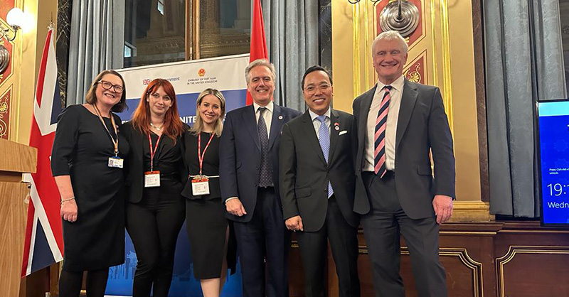 Celebrating 50th anniversary of diplomatic relations between the UK and Vietnam