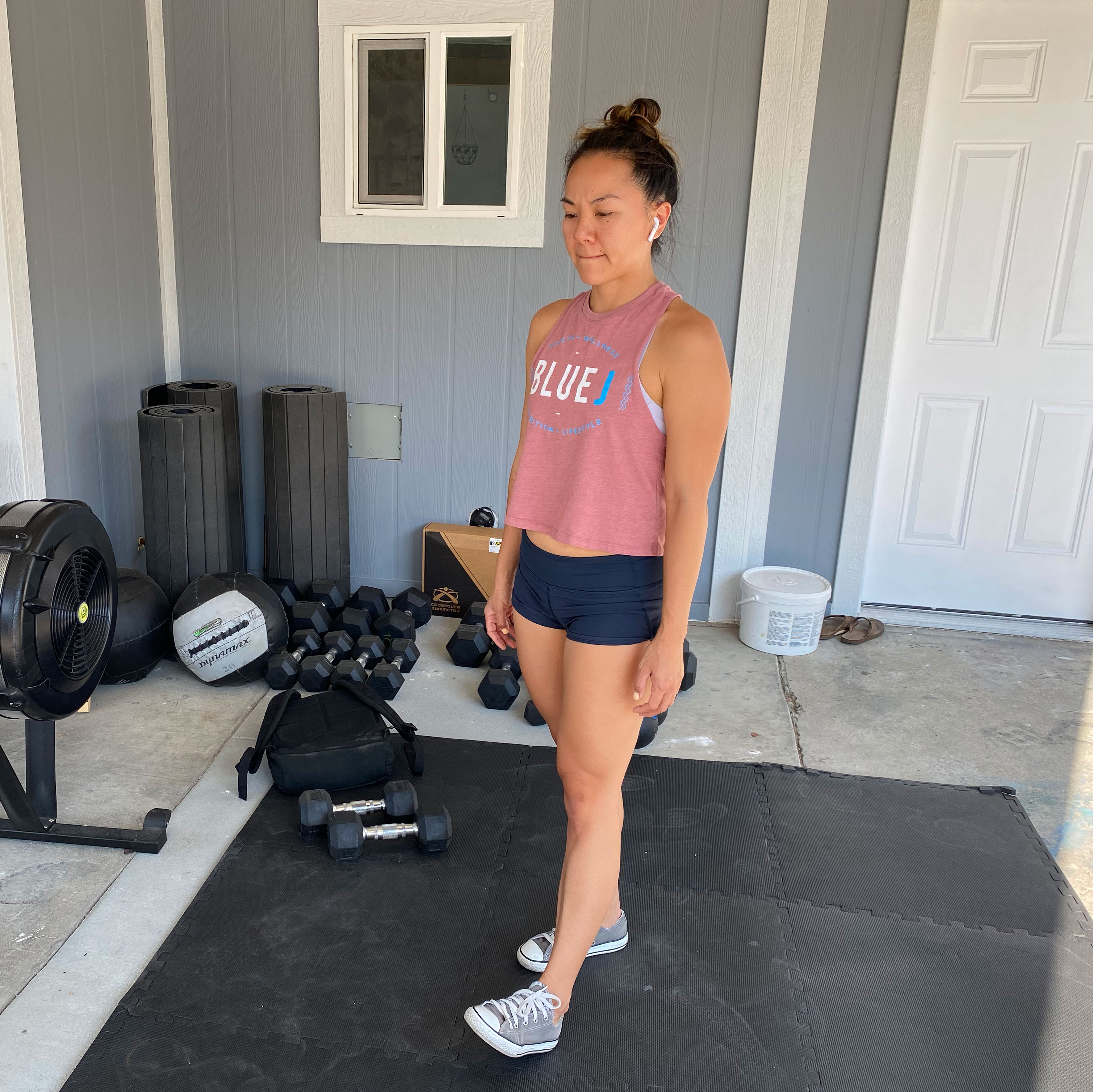 Staggered-Stance Hip Hinge - Gymparty