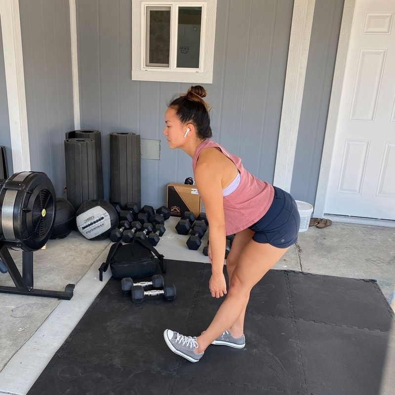 Staggered-Stance Hip Hinge - Gymparty