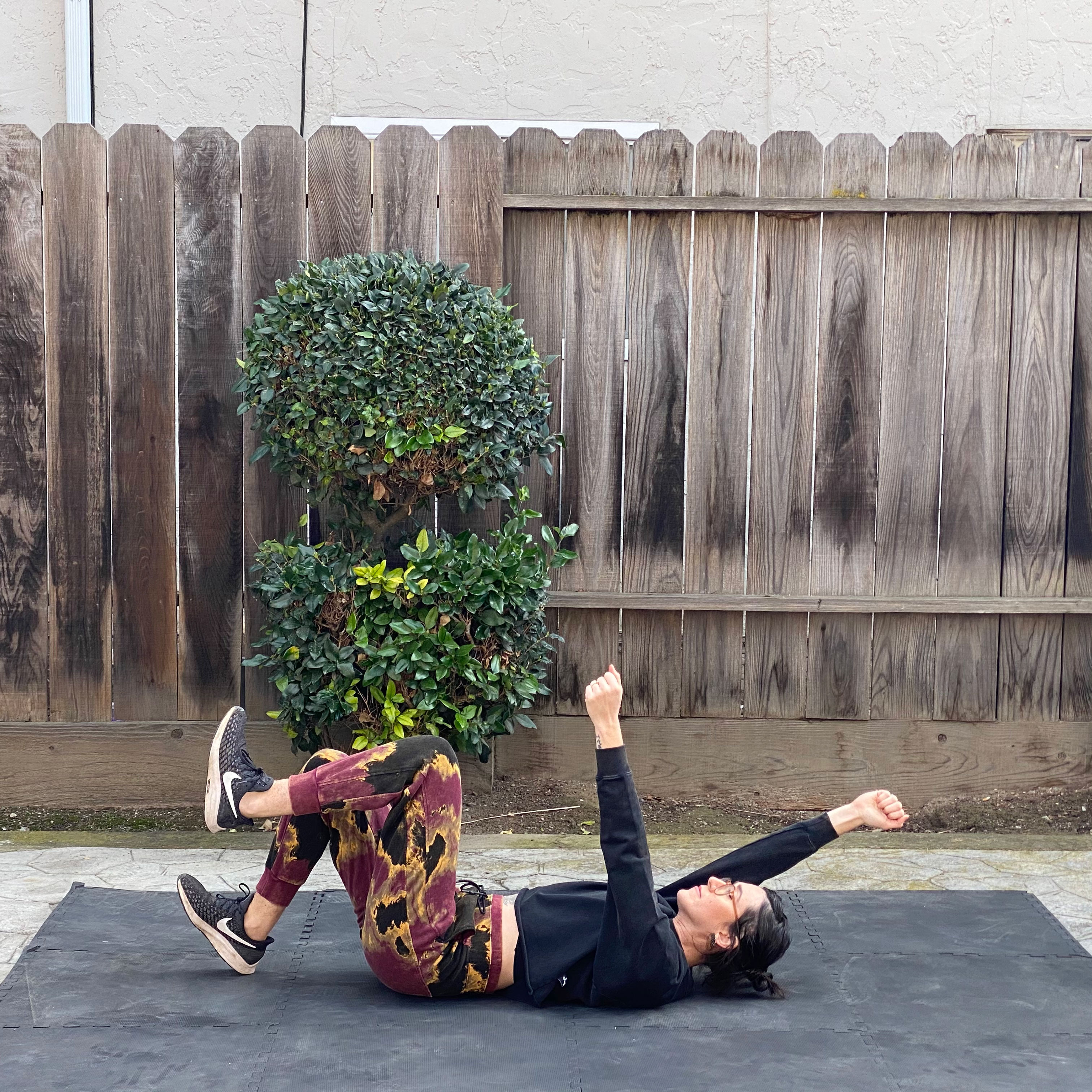 Weighted Dead Bugs - Gymparty