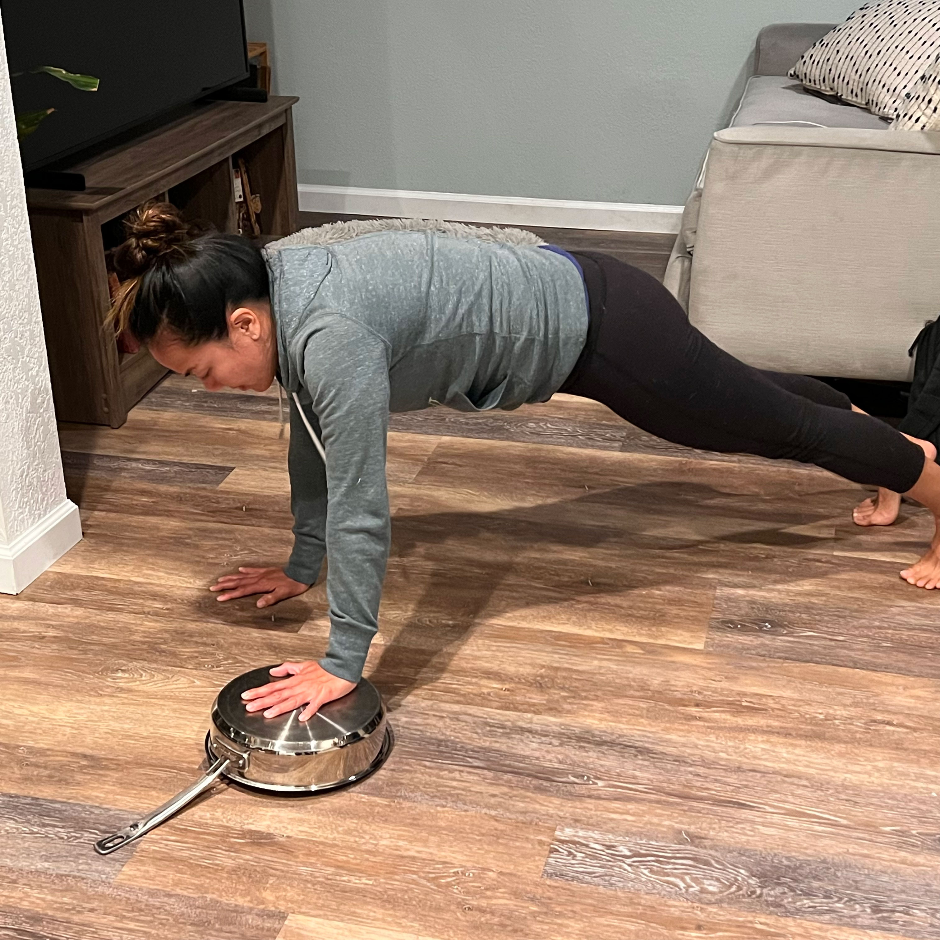 Lateral Single-arm Elevated Push-ups - Gymparty