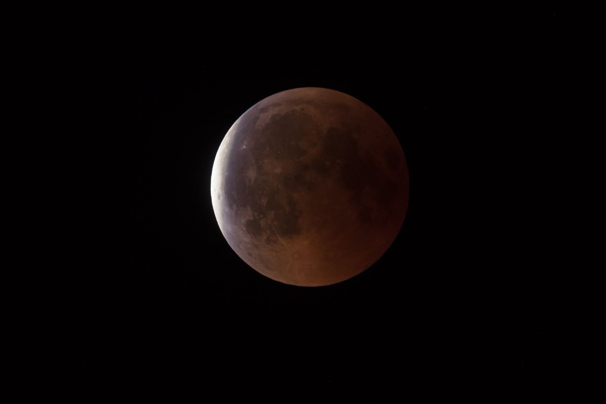 Focus: How to photograph the 'Blood Moon' total lunar eclipse