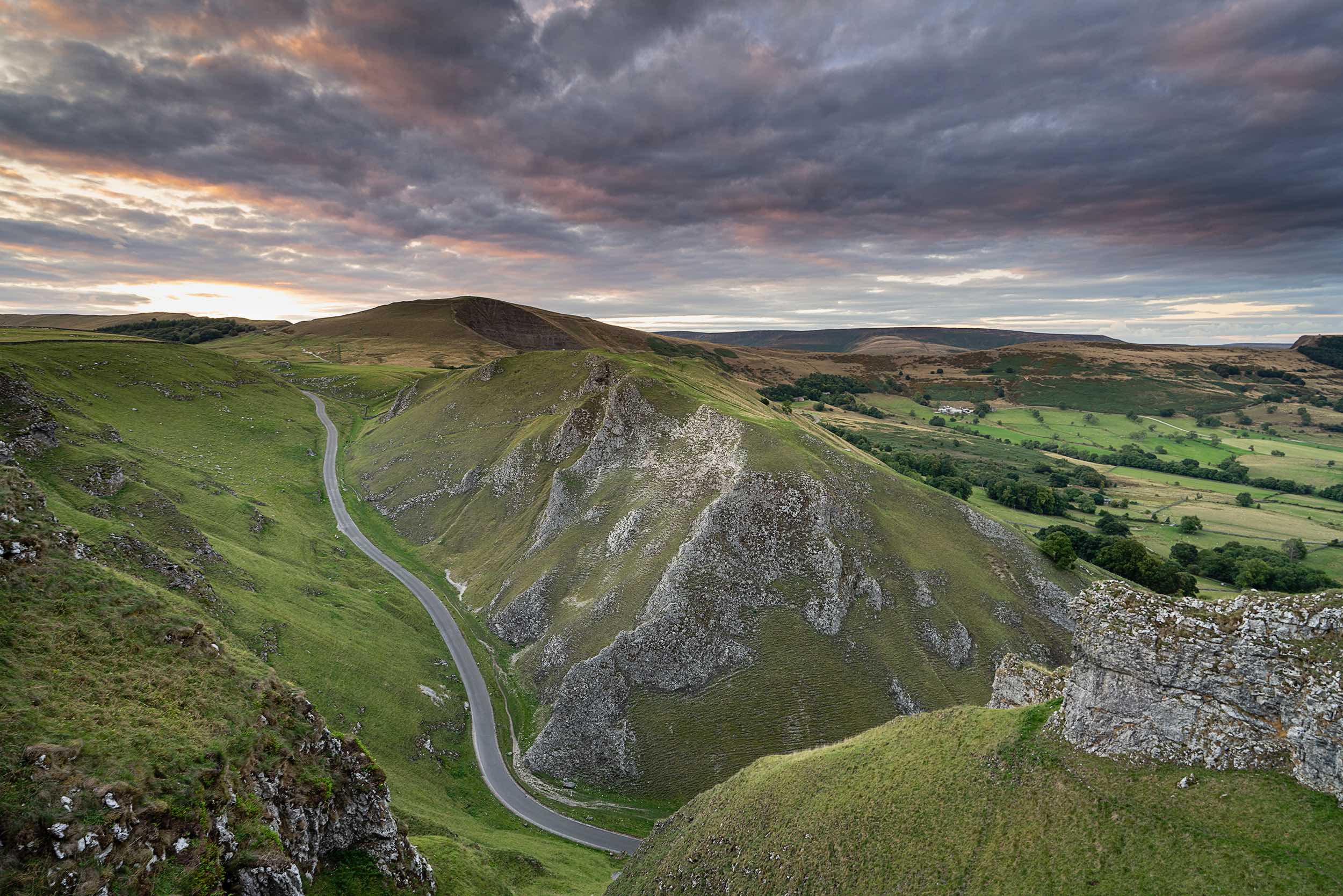 Focus: VIDEO: How to effectively remove blur in your photos caused by ...