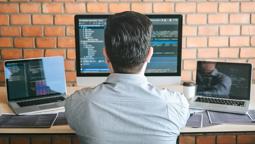 Claves para encontrar trabajo de programador o programadora | HACK A BOSS