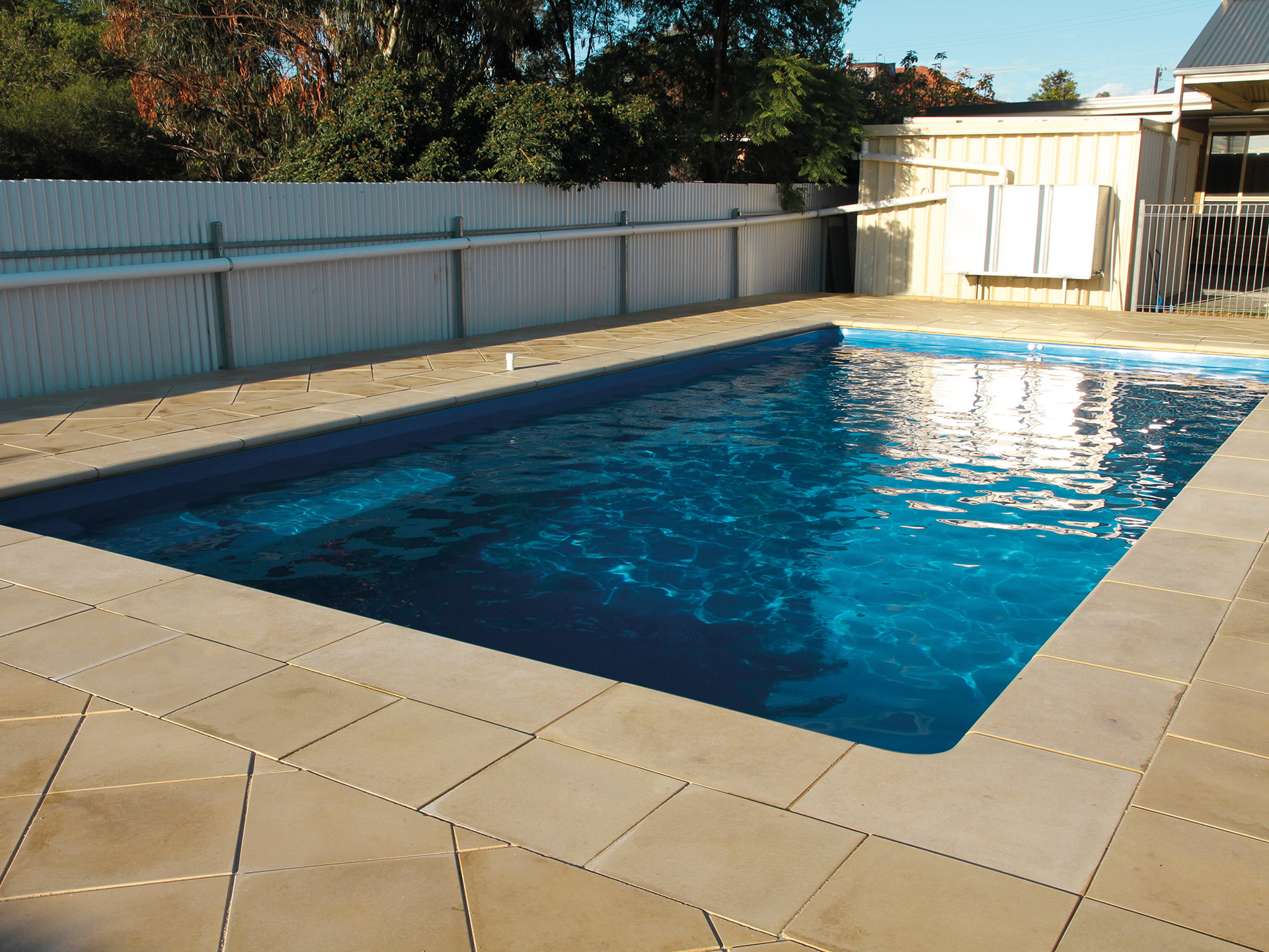 Medium-sized Fibreglass Pools