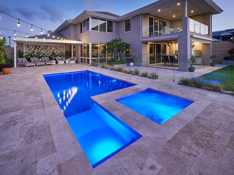 Medium-sized Fibreglass Pools