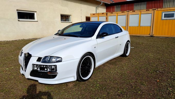 Alfa Romeo GT GT 2.0 JTS | Swisscars.cz