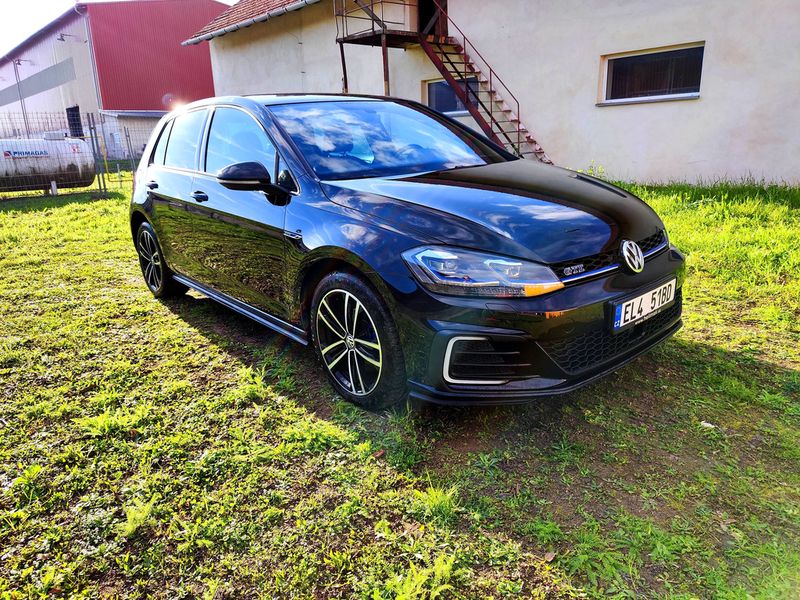 VW GOLF GTE 204k ACC Alcantra Virtual Cockpit 2018 | Swisscars.cz