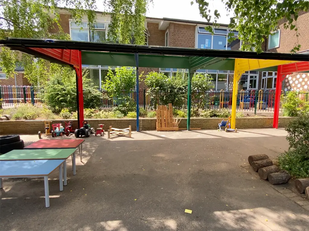 Blue Cabin Hire | Coppetts Wood School | Sharesy