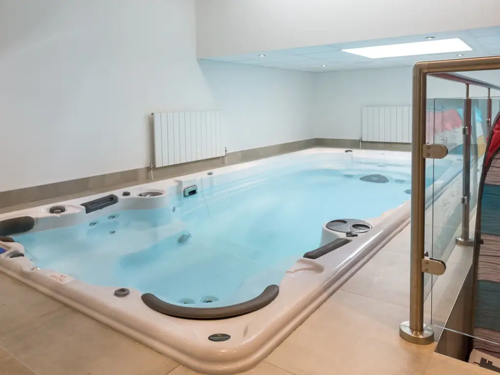 Swimming Pool Hire | Chelsea Swim Spa | Sharesy