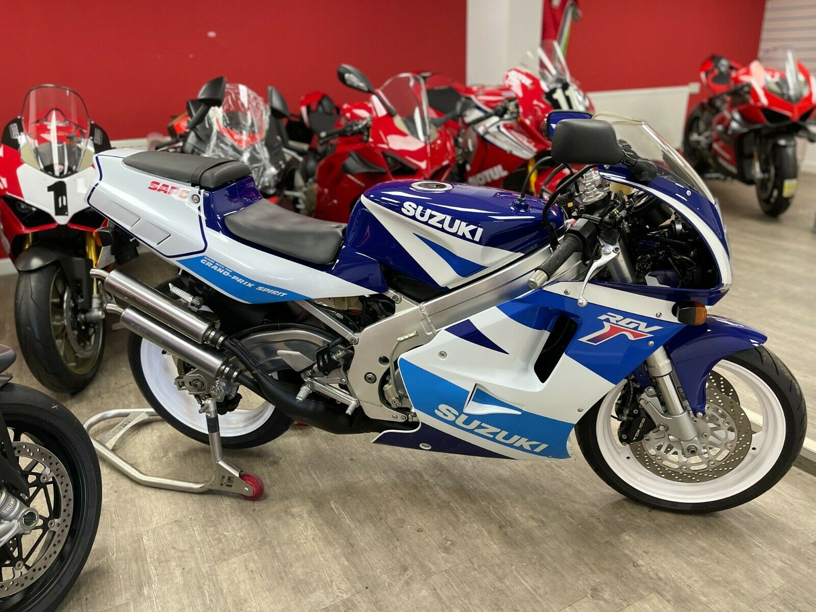 SUZUKI RGV 250 VJ22 A SUZUKI 5000 MILES J REG 1991 Suzuki