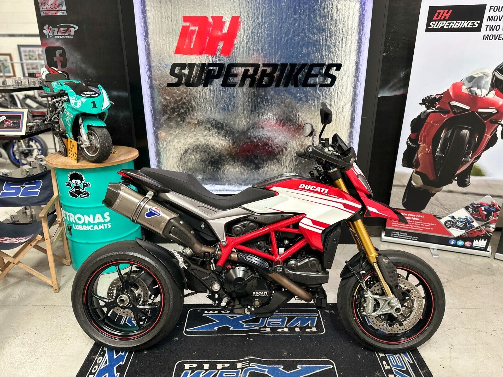 Ducati Hypermotard 939 SP ABS 2017 3777 miles DESMO Service TERMI ...