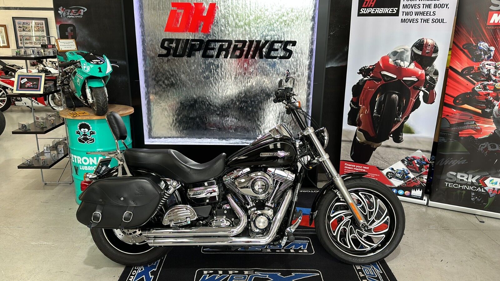 2012 Harley-Davidson FXDC Super Glide 18000 Miles CU 1584 Vance Hines ...