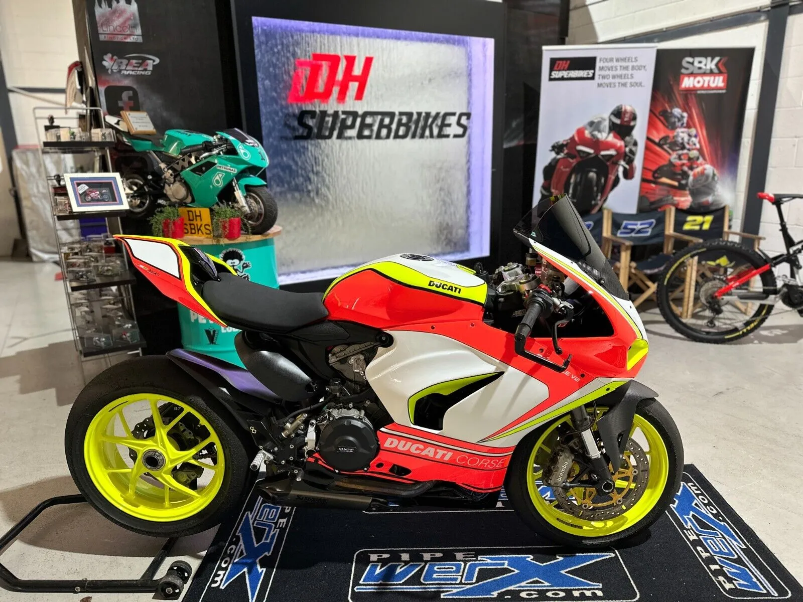 Ducati V2 2020 Race Bike Track RACEBIKE TRACKBIKE PX SWAP TRIOPTIONS V5 ...