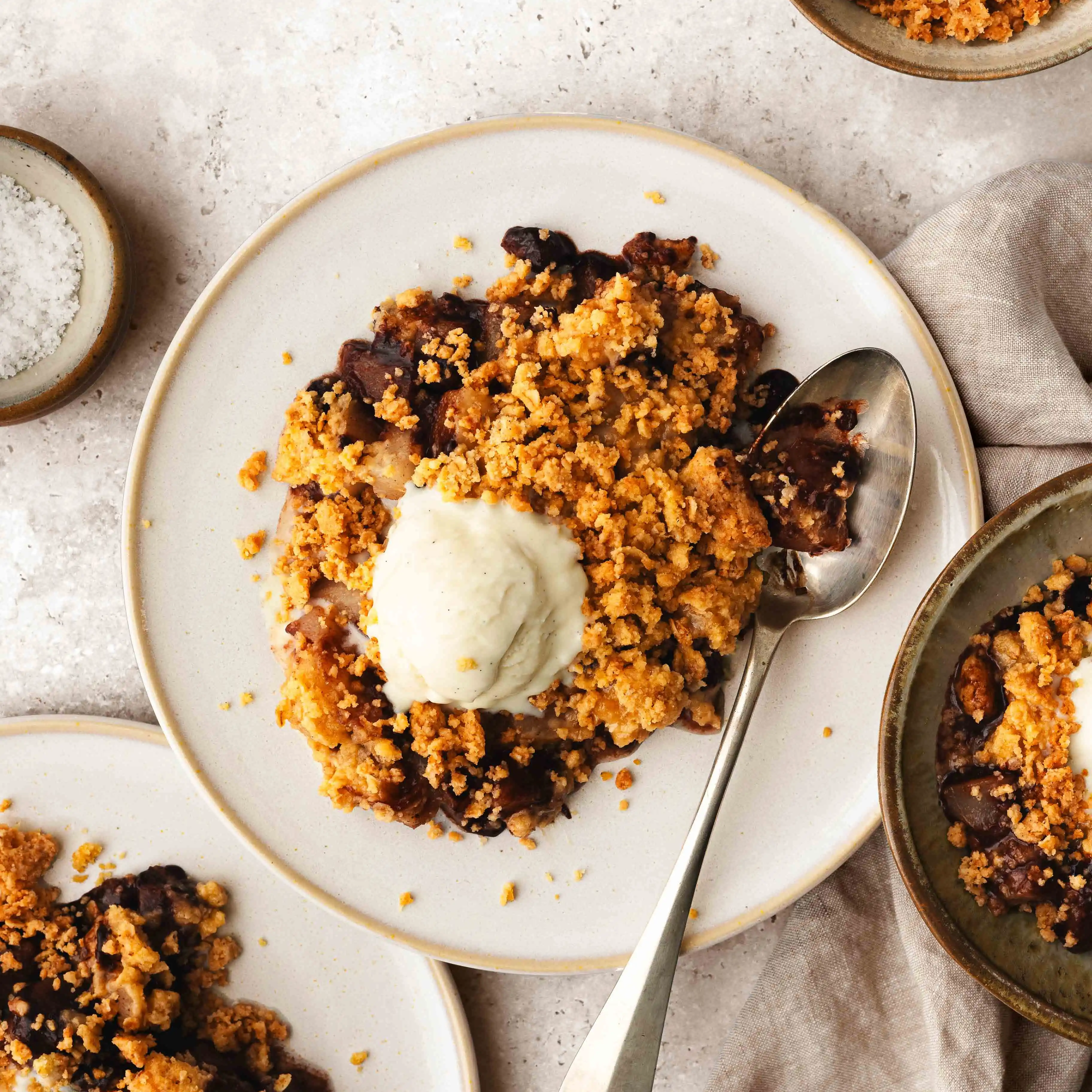 Crumble poire chocolat sans gluten | SweetnessLab