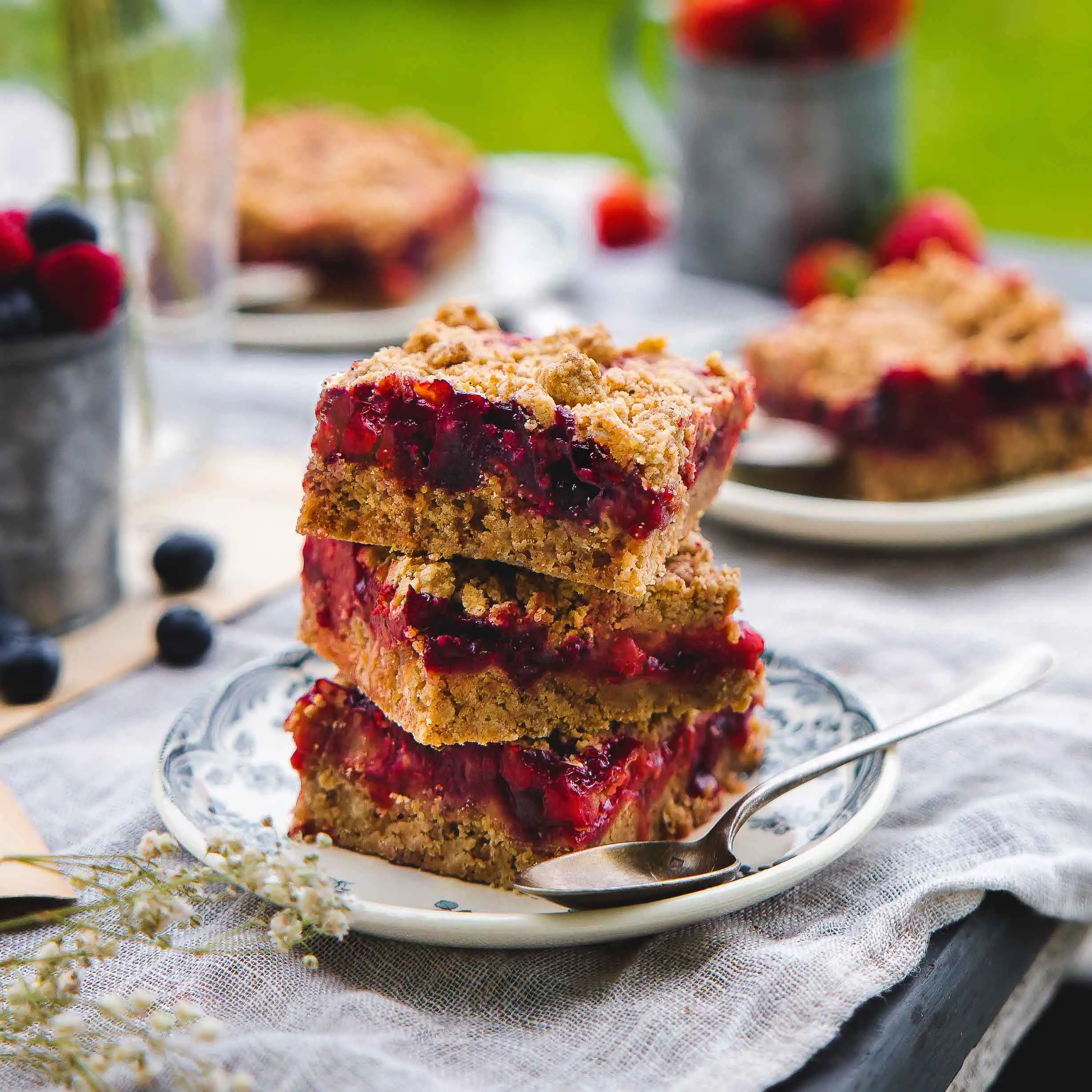 Crumbars aux fruits rouges sans gluten | SweetnessLab