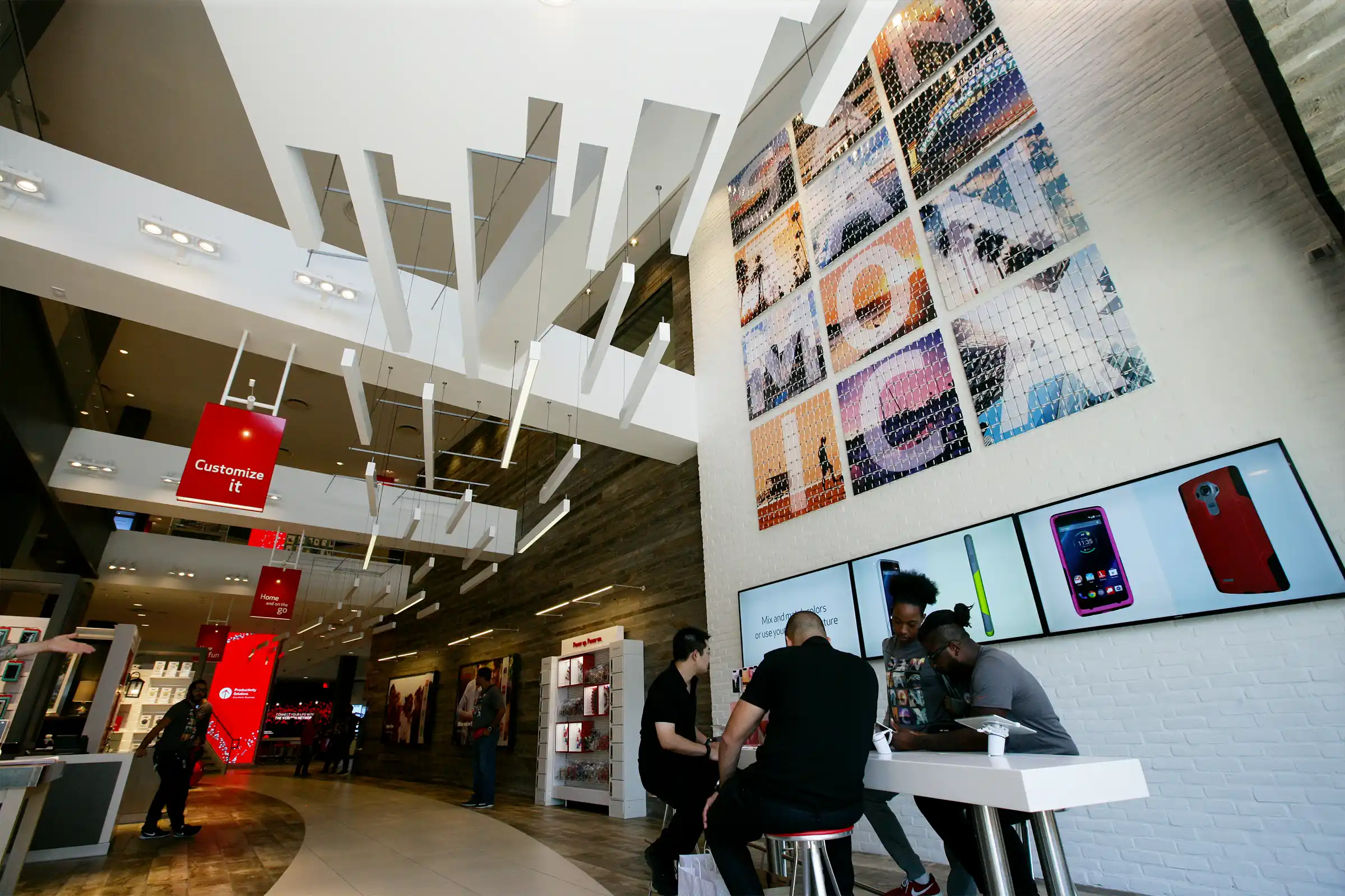 Verizon - Destination Store | Project | Gruskin Group