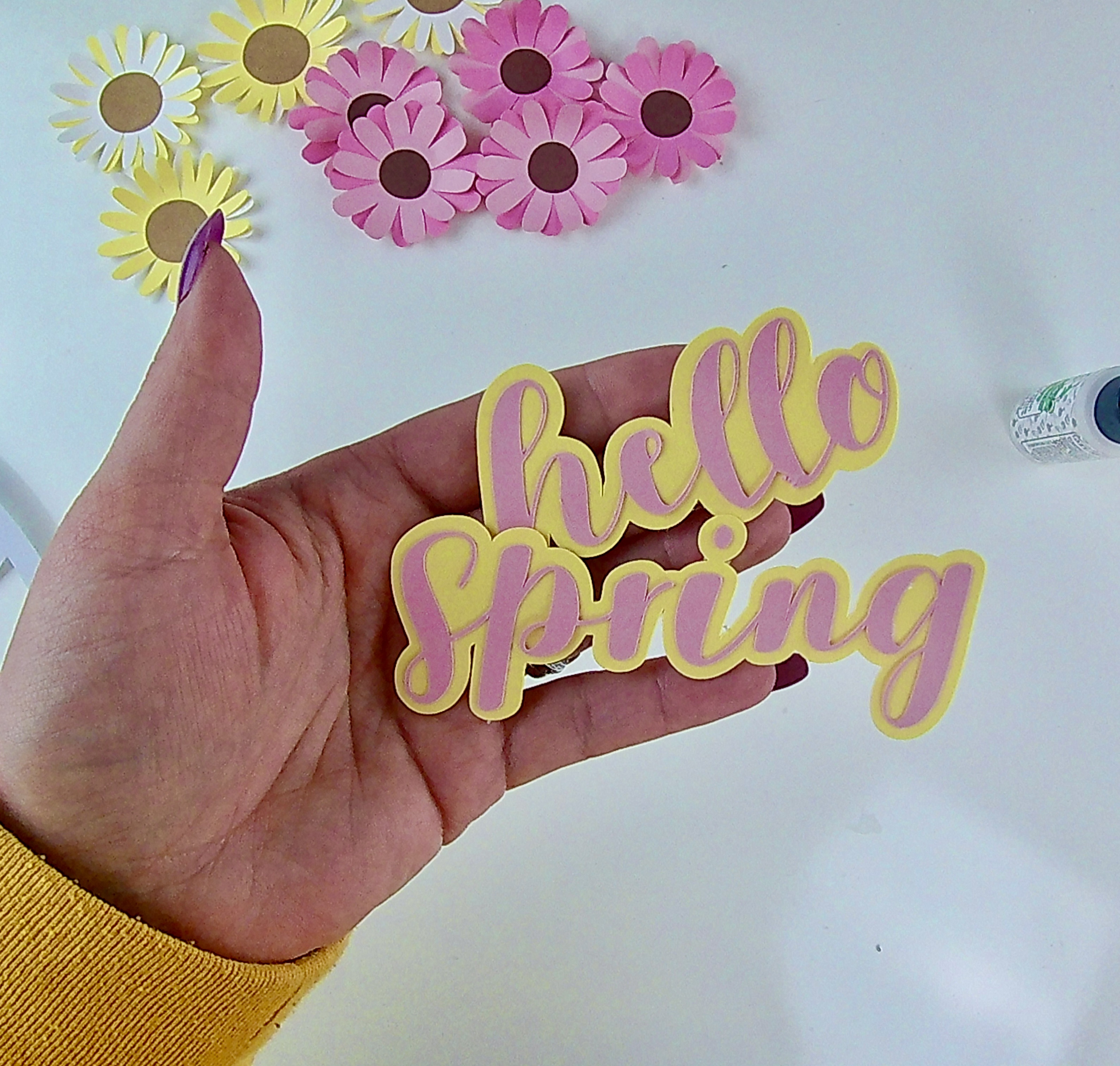 How to Make a Spring Paper Flower Wreath with Cricut
