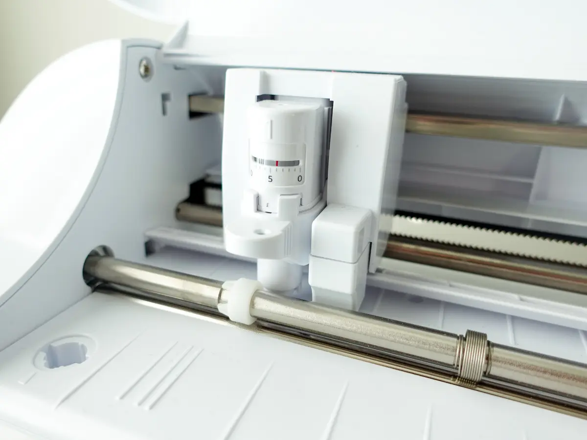 Should You Get a Cricut Explore Air or Silhouette Portrait?