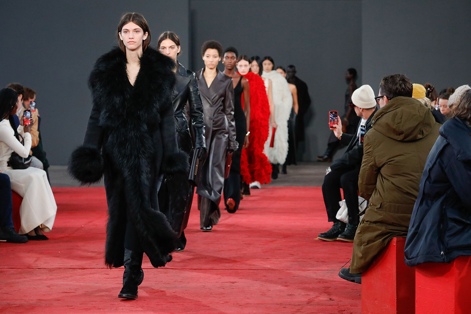 Gabriela Hearst Fall/Winter 2024: A Stylish Recap – Casper Magazine