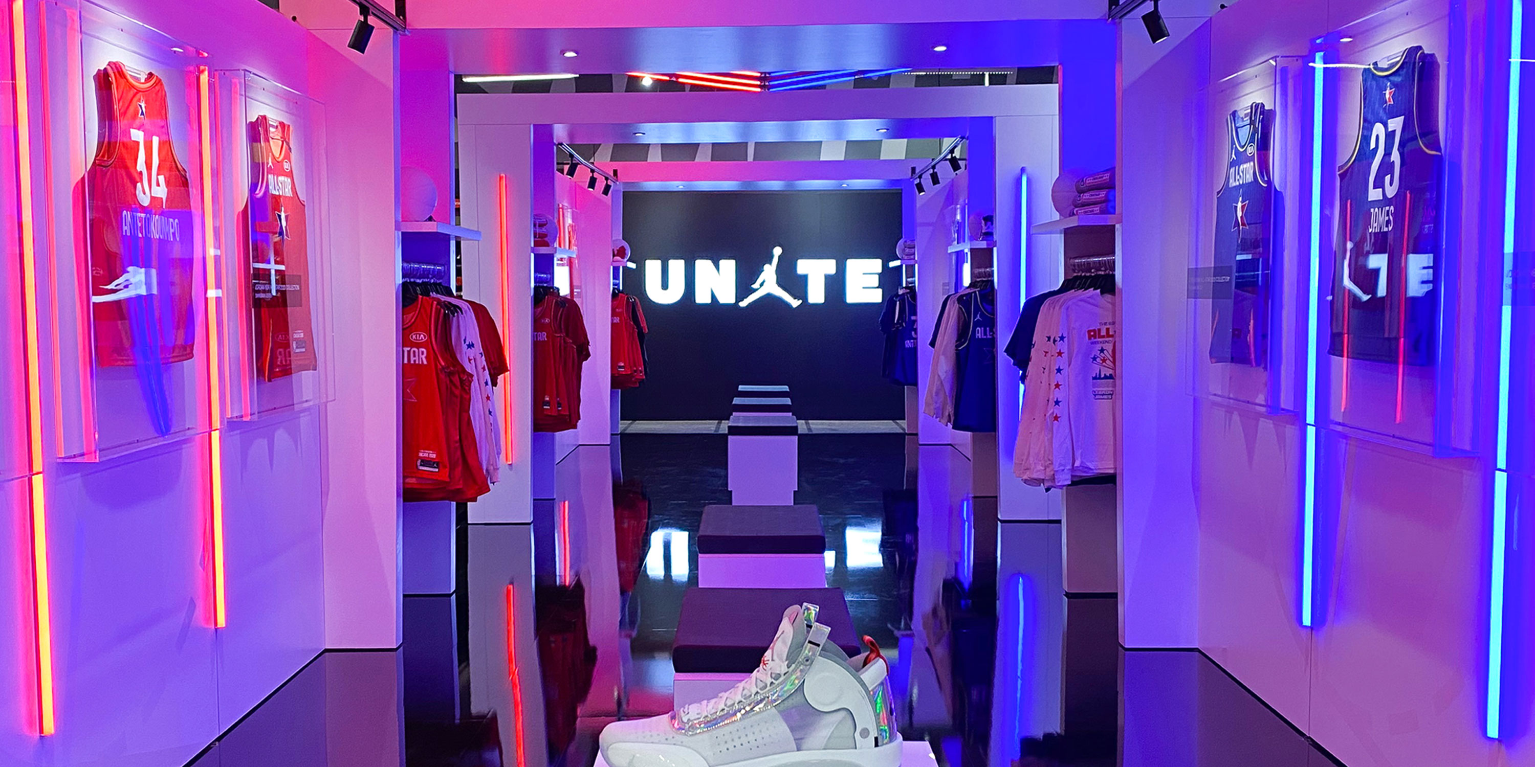 Memorable Experimental Retail Display Installation for Nike