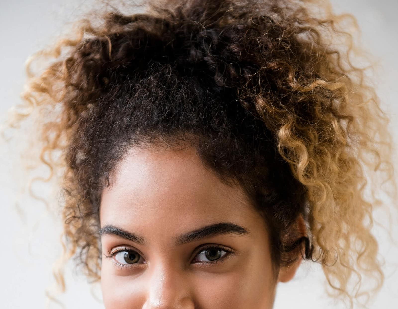 Confident Curls: Steps to Tame, Tousle, and Triumph Over Natural Curls