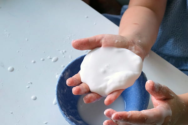 What is oobleck? 2 ingredients, hours of fun for kids! | Little Aussie ...