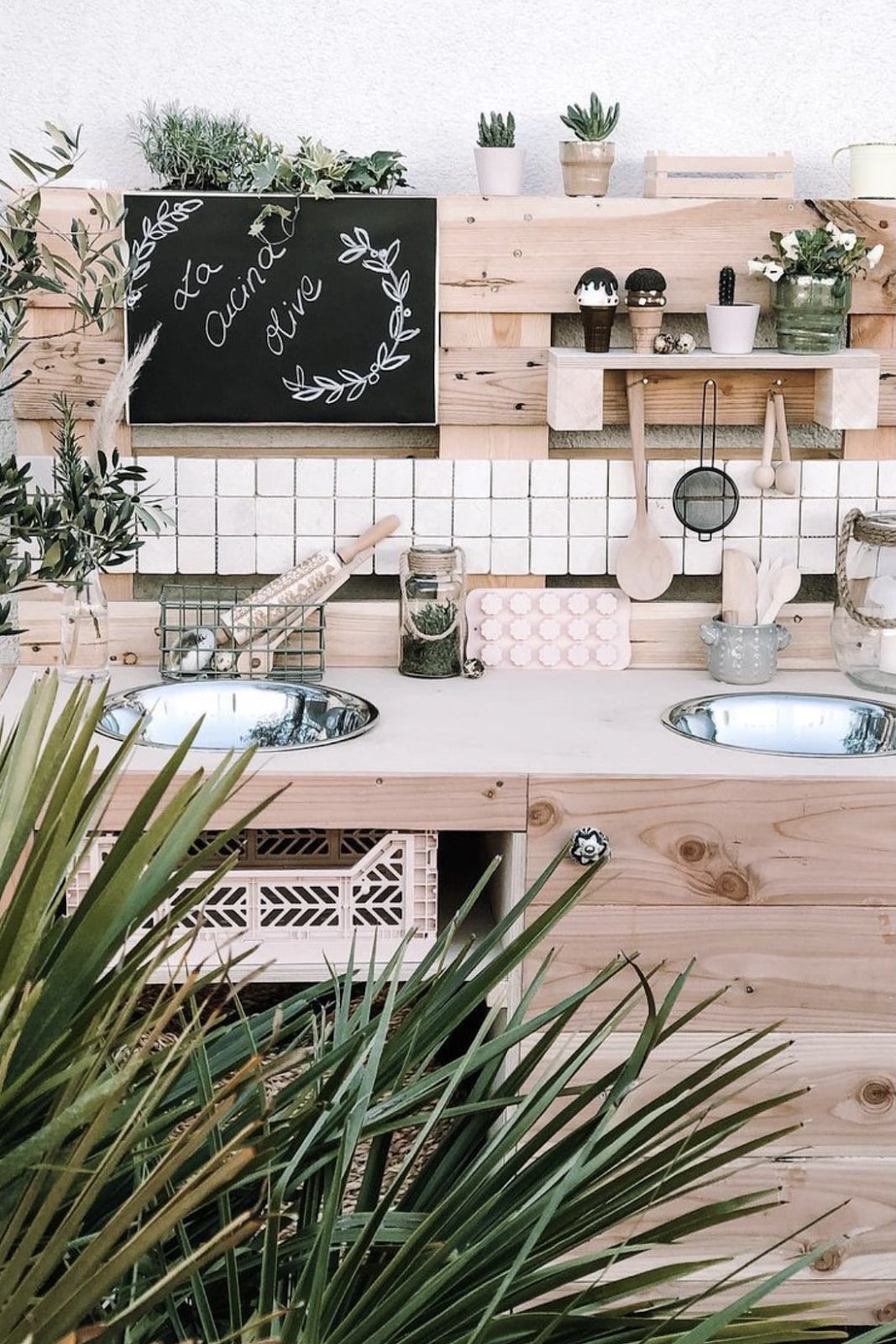 10 ideas to cook up in your early years mud kitchens | Famly