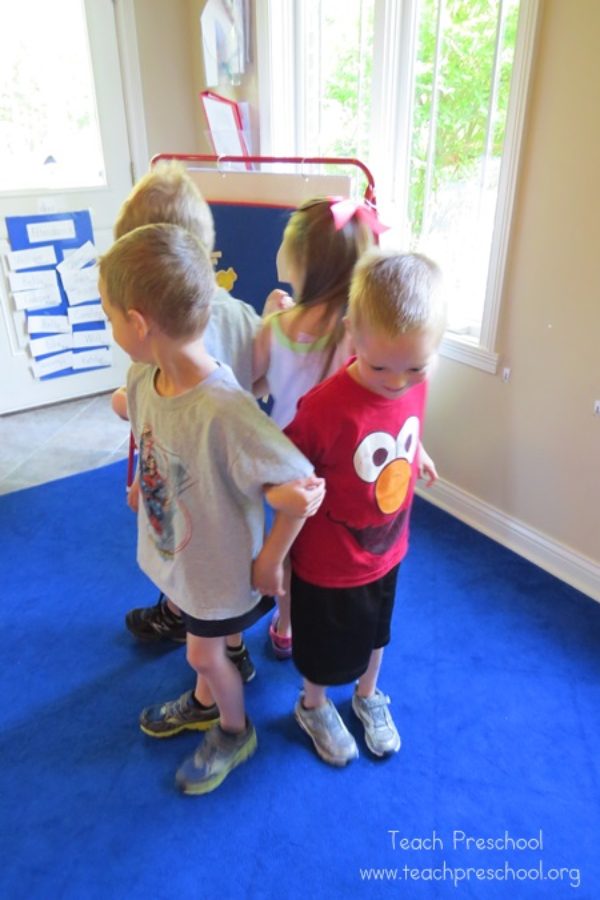 8 cooperative play ideas to teach toddlers teamwork | Famly